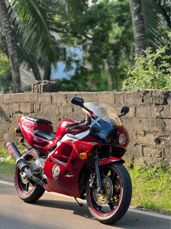 Honda cbr 250 gullarm, Hambantota