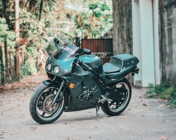 Honda cbr 250 gullarm, Kadawatha