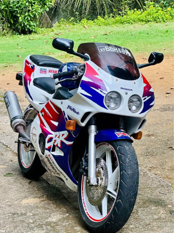 Honda cbr 250 gullarm 2014, Galle