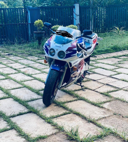 Honda cbr 250 gullarm 2011, Anuradhapura