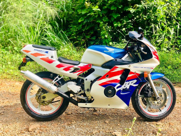 Honda cbr 250 gullarm 2011, Matara