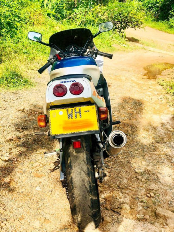 Honda cbr 250 gullarm 2011, Matara