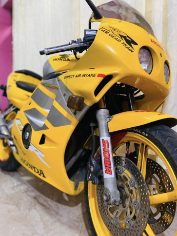 Honda CBR gullarm 250 2013, Colombo