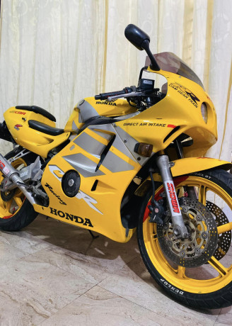 Honda CBR gullarm 250 2013, Colombo