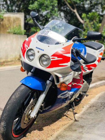 Honda cbr 250 gullarm 2016, Galle