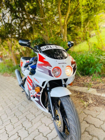 Honda cbr 250 gullarm 2005, Anuradhapura