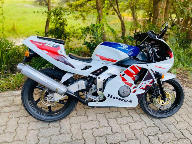 Honda cbr 250 gullarm 2005, Anuradhapura