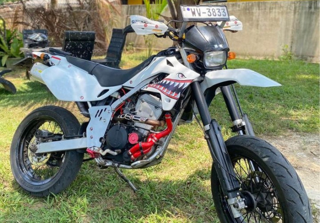 Kawasaki D tracker 250 2011, Galle