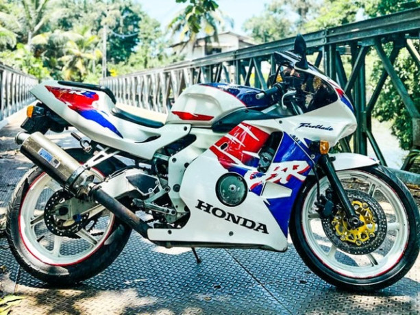 Honda cbr 250 gullarm 2015, Ambalangoda
