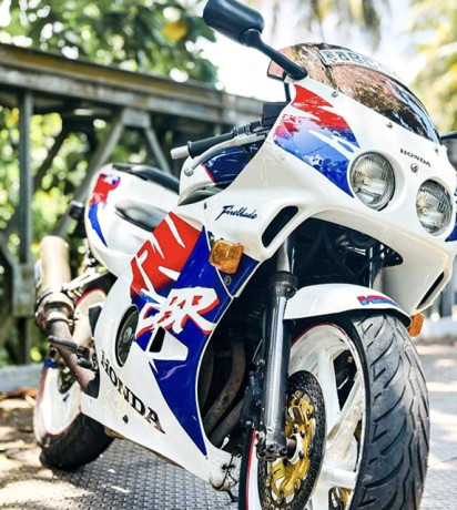 Honda cbr 250 gullarm 2015, Ambalangoda