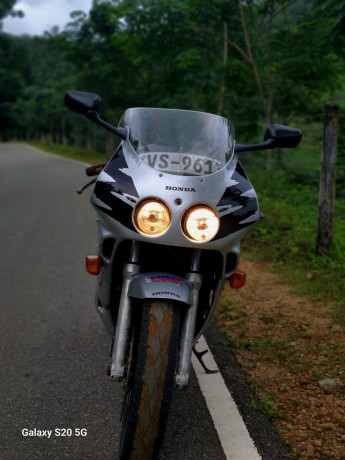 Honda cbr 250 gullarm 2009, Padukka