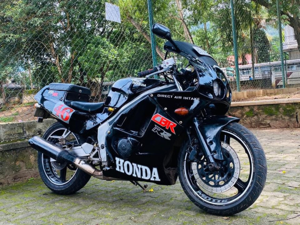 Honda CBR 250 MC19 2012, Colombo