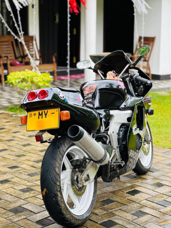 Honda CBR 250 Gullarm 2006, Middeniya