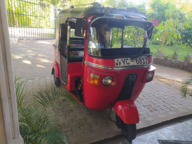 Bajaj 4 stroke three wheel 2007, Kurunegala