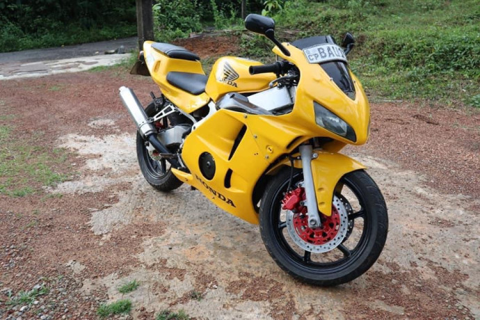 Honda CBR 250 Gullarm 2014, Homagama