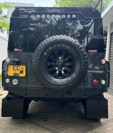 Landrover Defender, Colombo