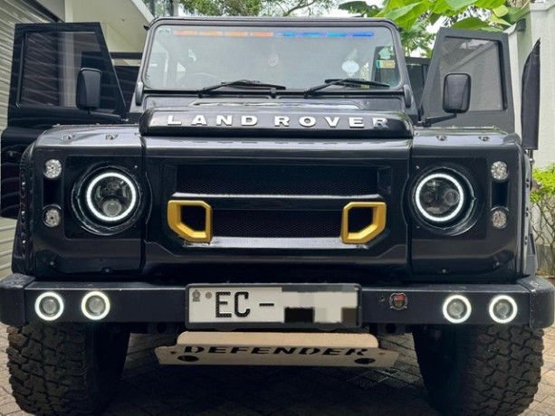 Landrover Defender, Colombo