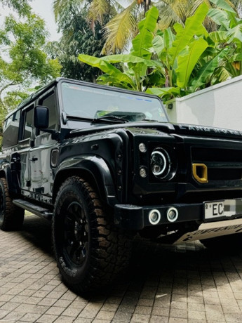 Landrover Defender, Colombo
