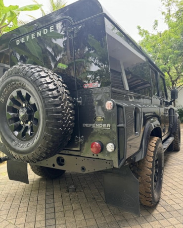 Landrover Defender, Colombo