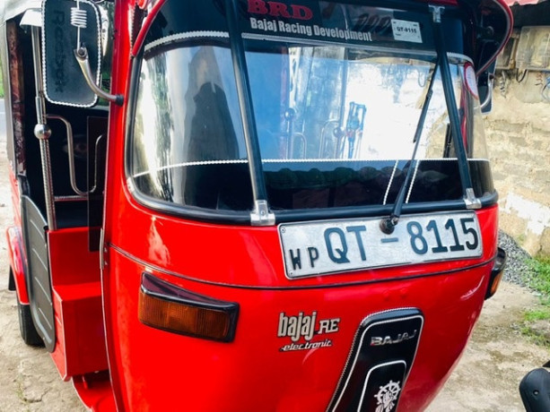 Bajaj 4 stroke threewheel 2009, Negombo