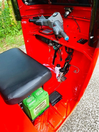 Bajaj 4 stroke threewheel 2009, Negombo