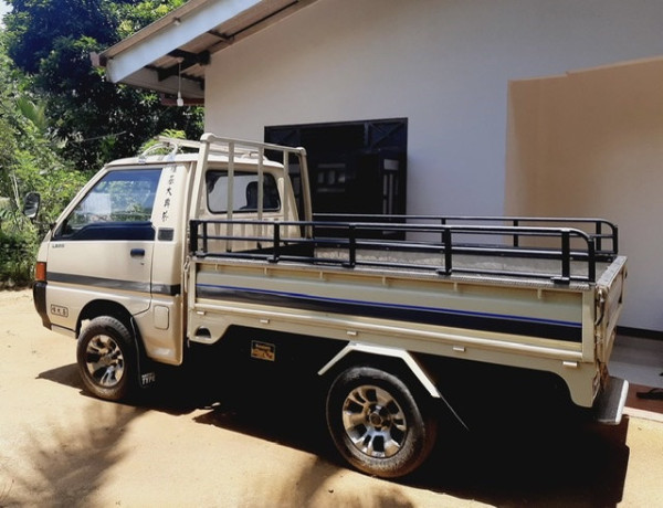 Mitsubishi l300, Avissawella