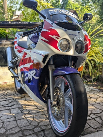Honda CBR 250 Gullarm 2012, Gampaha