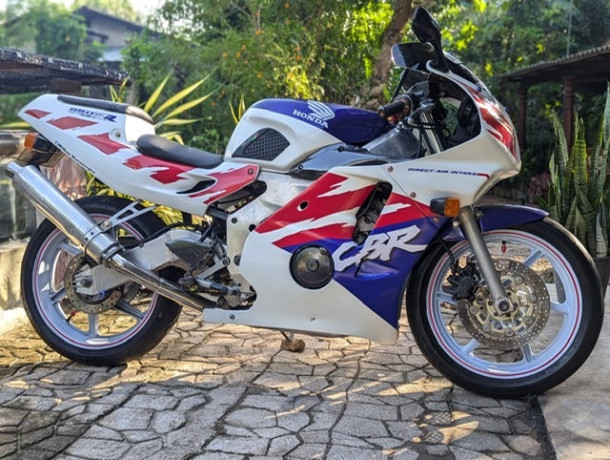 Honda CBR 250 Gullarm 2012, Gampaha