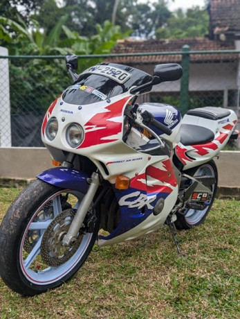 Honda CBR 250 Gullarm 2012, Gampaha