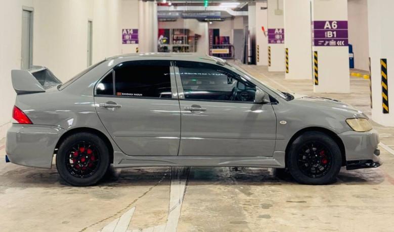 Mitsubishi Lancer CS1 GLX 2002, Piliyandala