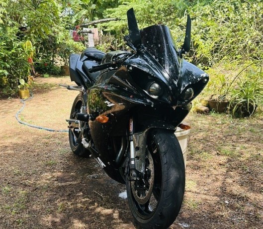 Yamaha R1 2011, Anuradhapura