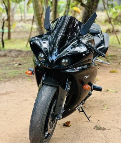 Yamaha R1 2011, Anuradhapura