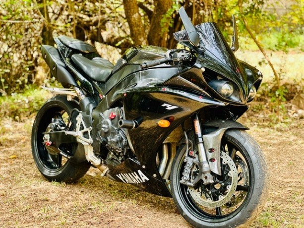 Yamaha R1 2011, Anuradhapura