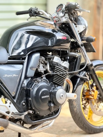 Honda CB4 Version S, Galle